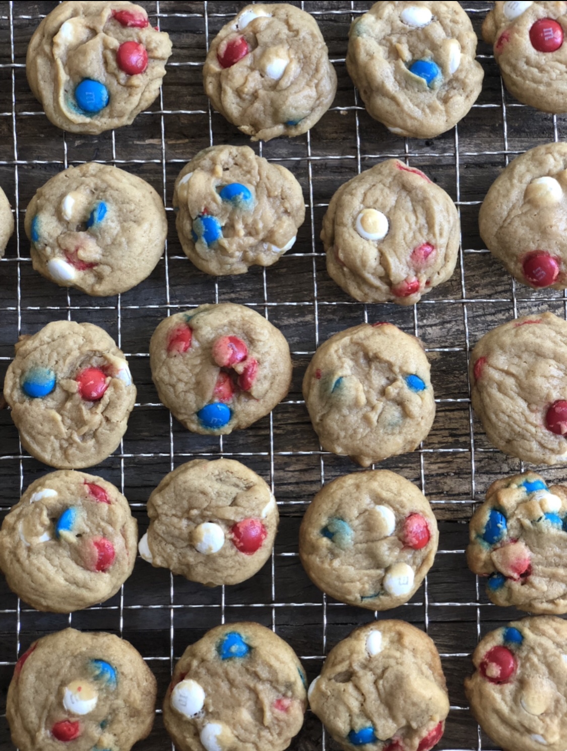 Patriotic M&M Cookies – A Bee Bakes